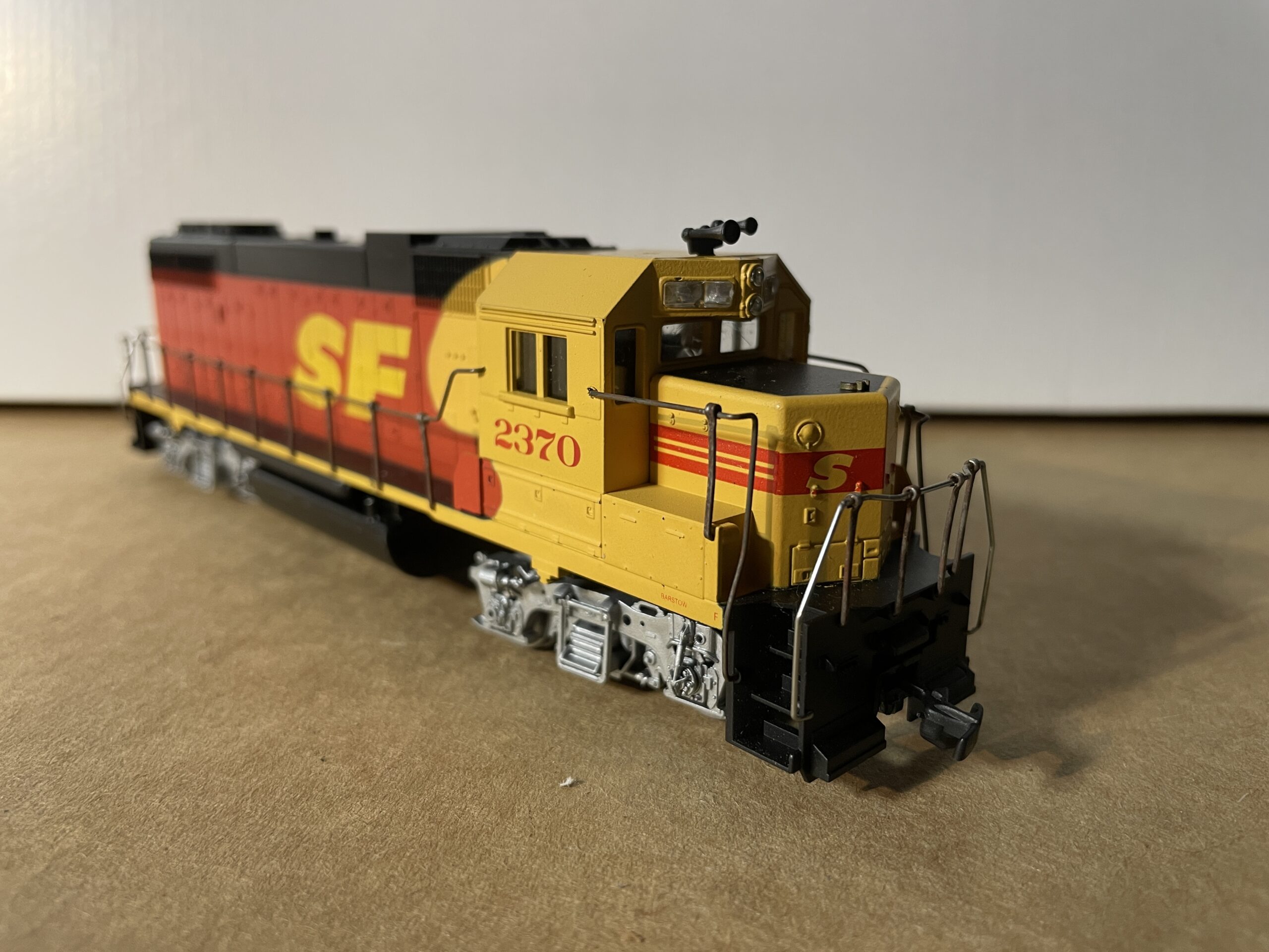 Athearn Engine – SF – The Ghost Yard